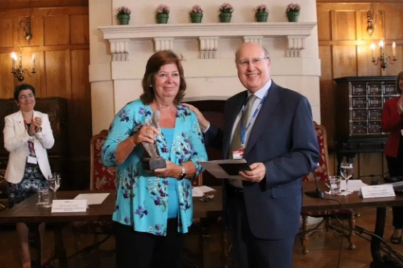María Vallet recibe el 'Premio Julio Peláez a Pioneras de las Ciencias ...